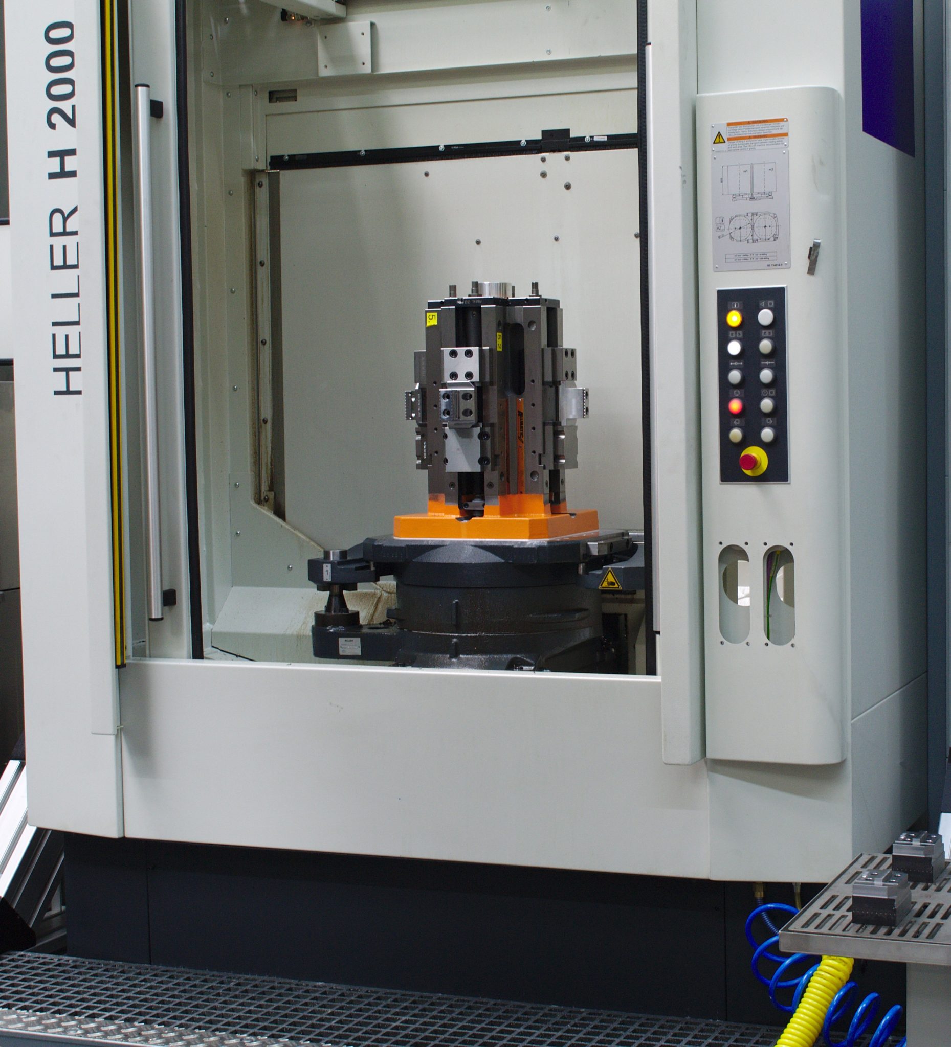 Pallet and robot based CNC automation for Heller machine tools