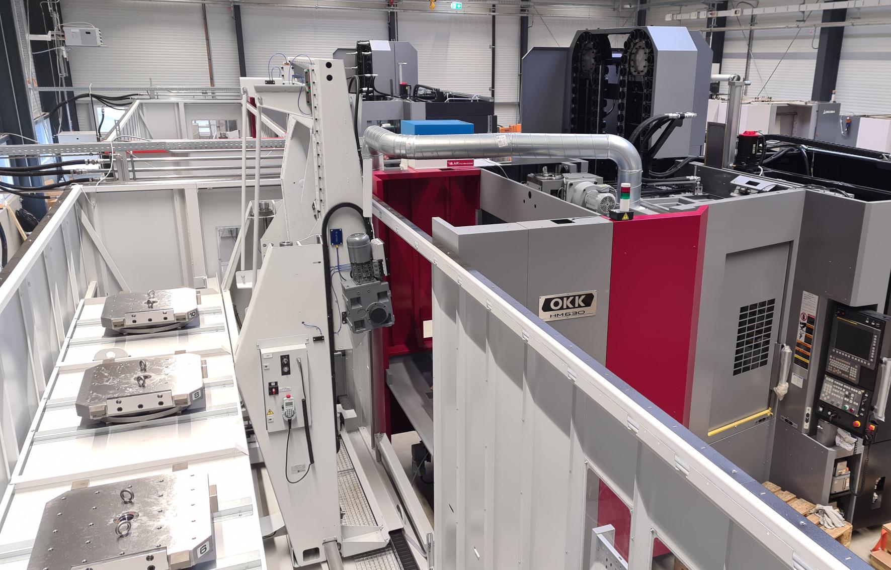 Pallet and robot based automation for OKK machine tools